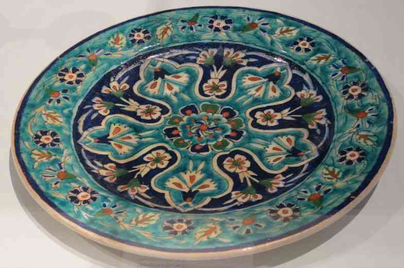 The Difference Between Underglaze And Glaze The Pottery Wheel the-difference-between-underglaze-and-glaze-the-pottery-wheel