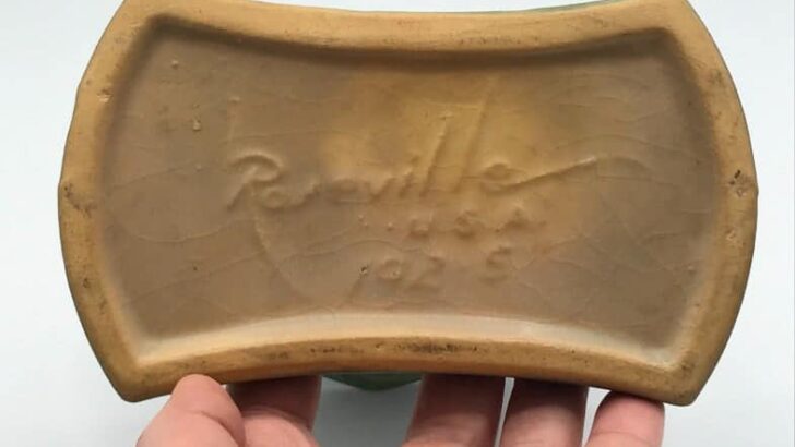 How to Identify Roseville Pottery - 5 Tell Tale Features